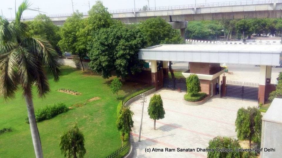 Simran Kohli's Review On Atma Ram Sanatan Dharma College, University of ...